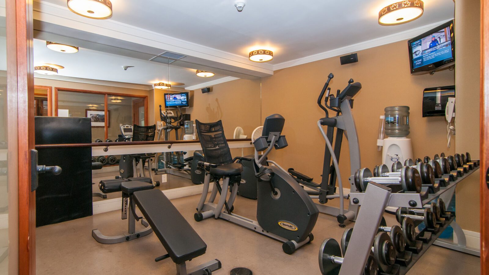 FOX HOTEL & SUITES – Ski Rockies